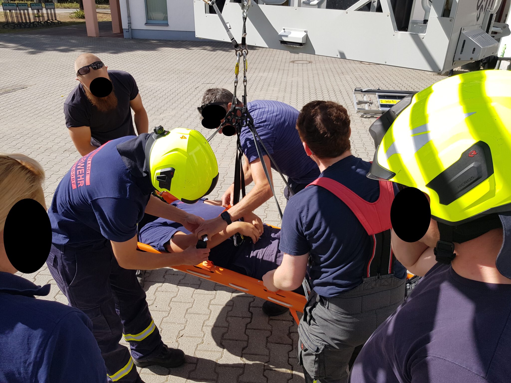 Neue Maschinisten für Hubrettungsfahrzeuge in Woltersdorf ausgebildet ...